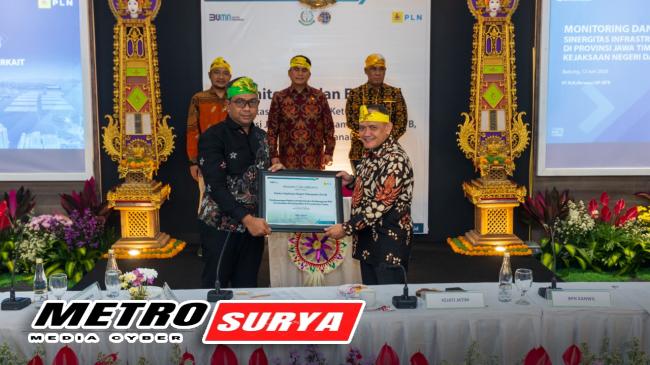 Bentuk aksi nyata listrik untuk rakyat, PT PLN (Persero) UPP JBTB 2 tandatangani MoU dengan ...